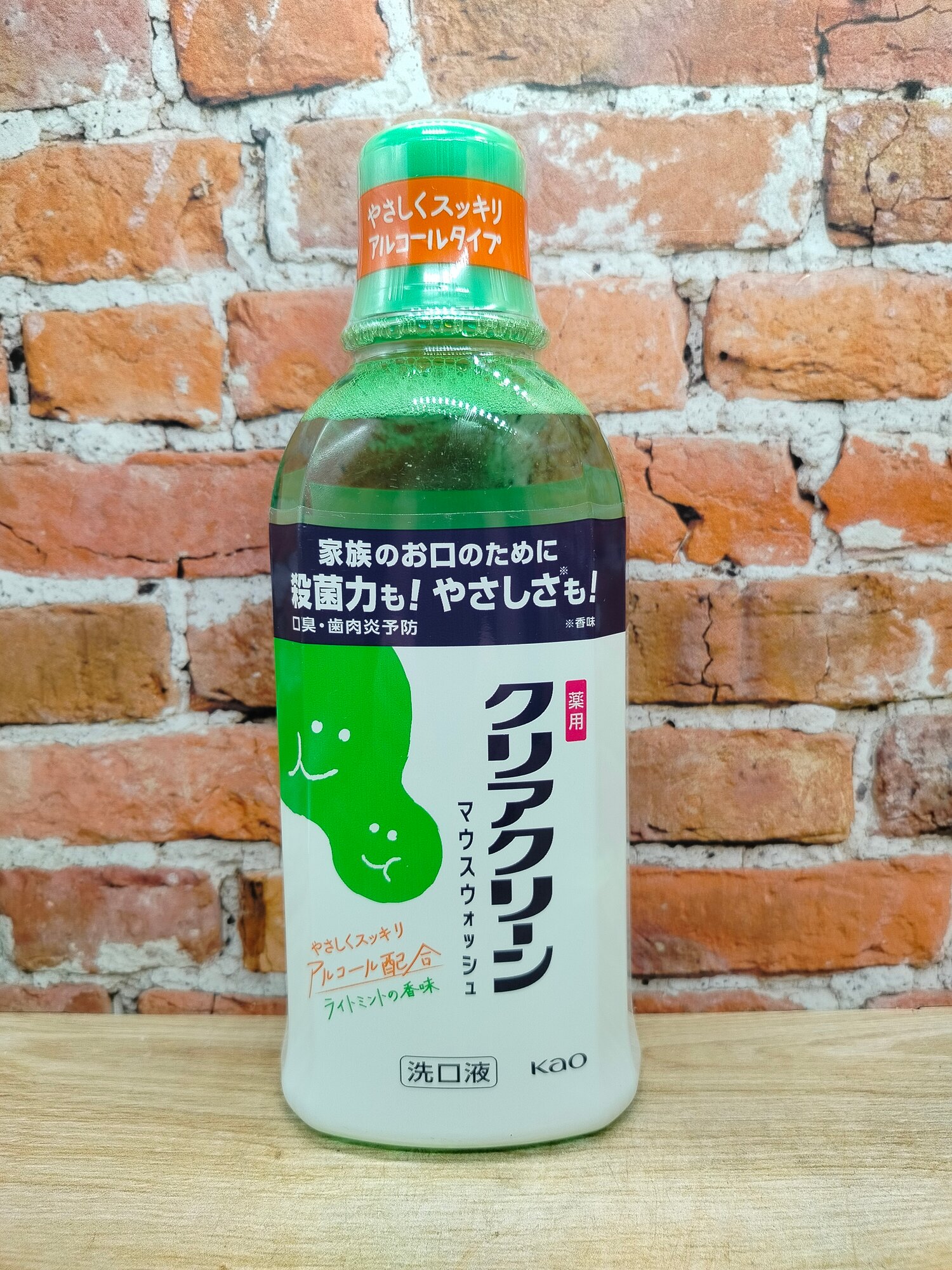 Kao Clear Clean Ополаскиватель полости рта длительного действия с покрывающим эффектом со спиртом Освежающая мята 600 мл