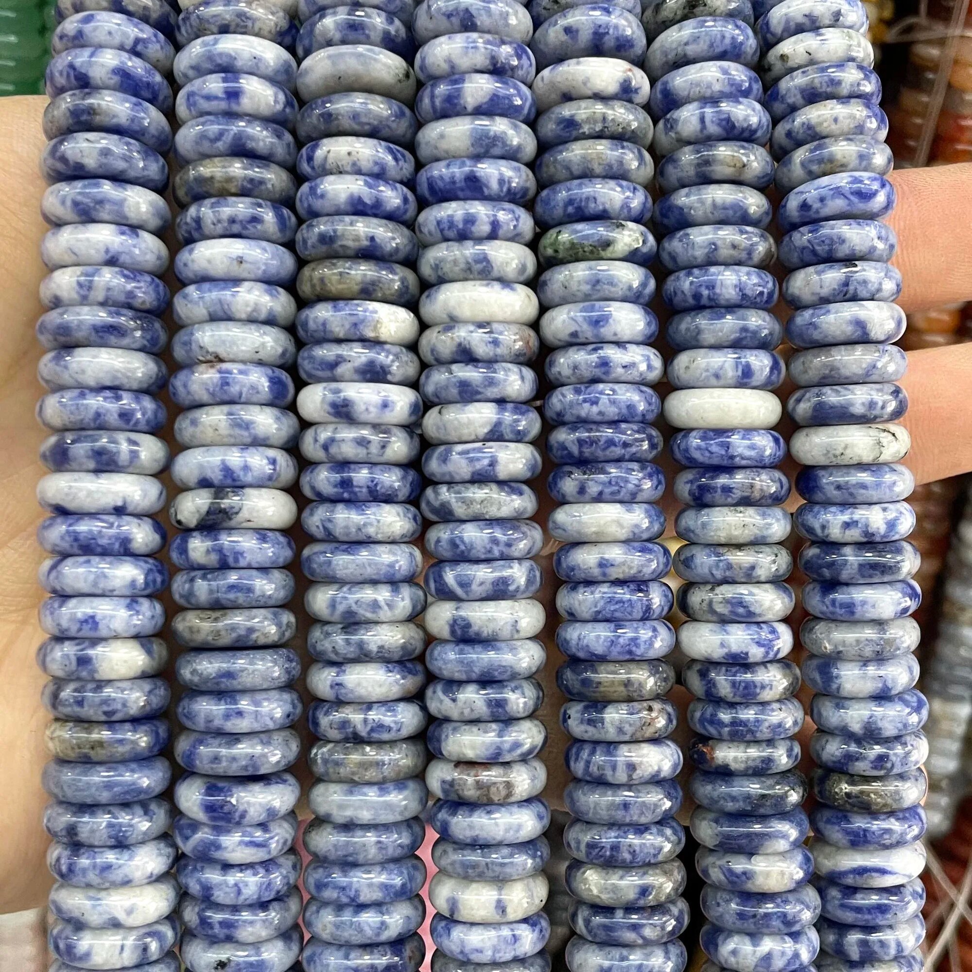 Каменные бусины SYSRXLR 7 чакр 4x12 мм White Blue Sodalite
