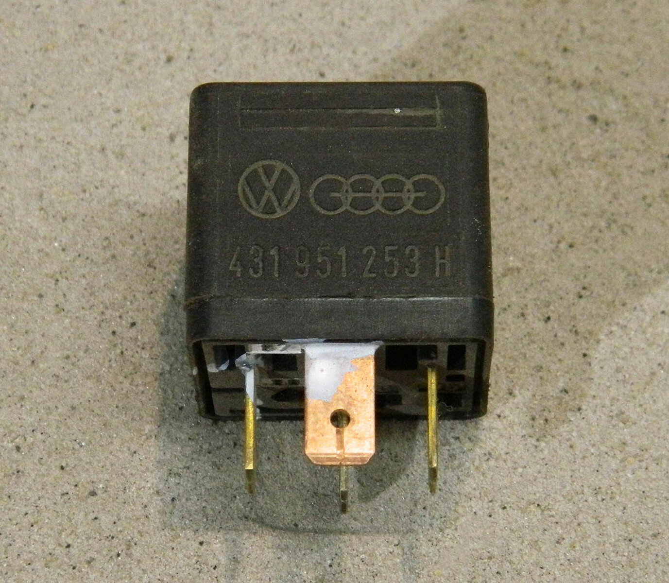 Реле Audi 80 B3 № 431951253H