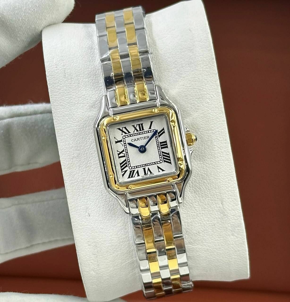 Roskoshnye zhenskie chasy cartier de panter 22mm