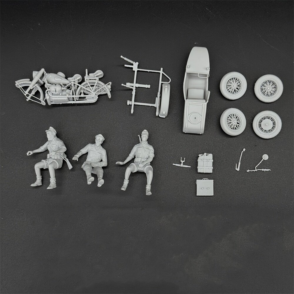 Масштабная модель 1/35 "Мотоциклетный экипаж (офицер и 3 фигуры)" из смолы