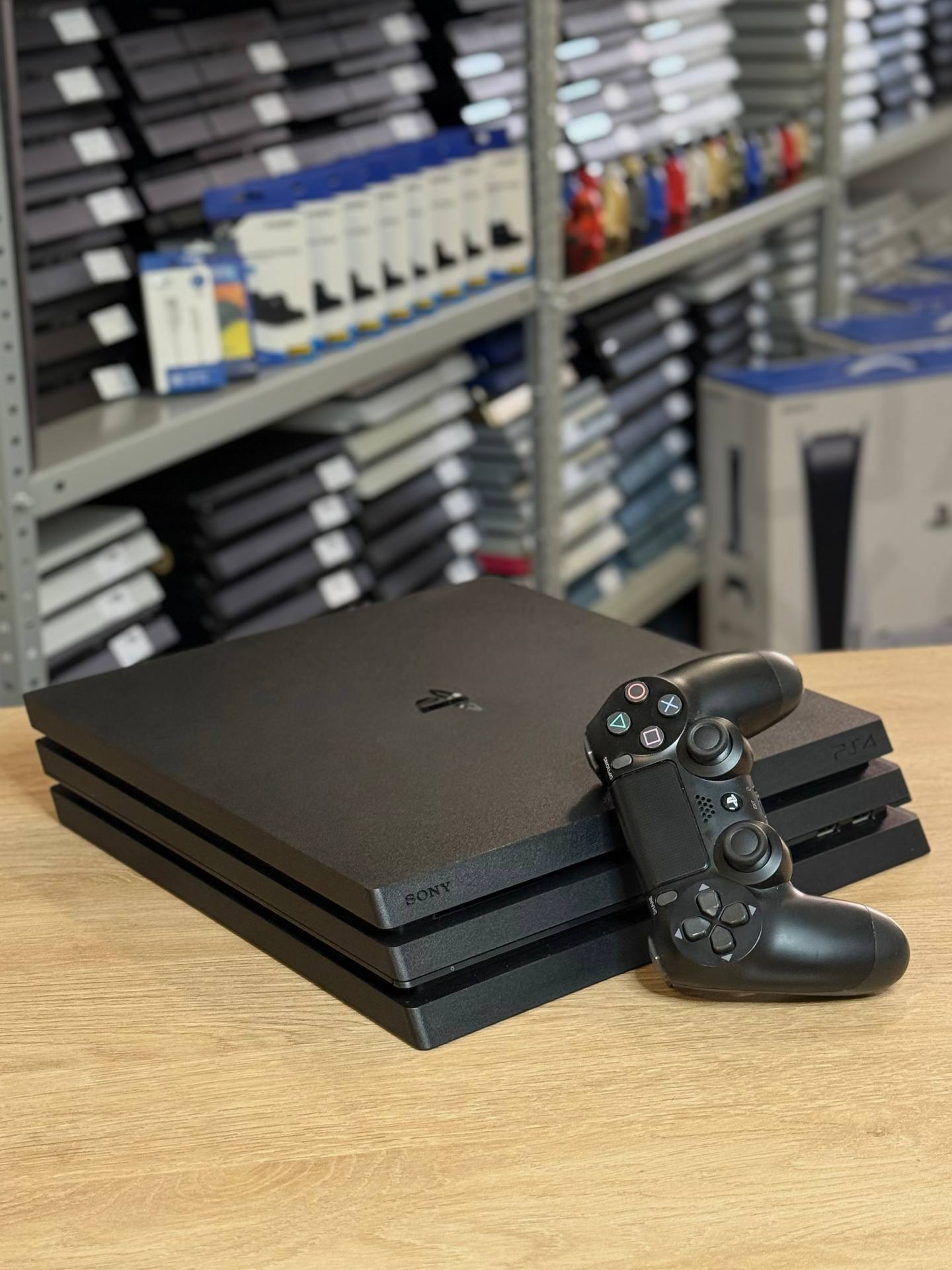 Игровая приставка Sony PlayStation 4, PS4 Pro 3 rev. (1000GB/1TB) Black / PS4 Pro, 3-я ревизия, 1 геймпад