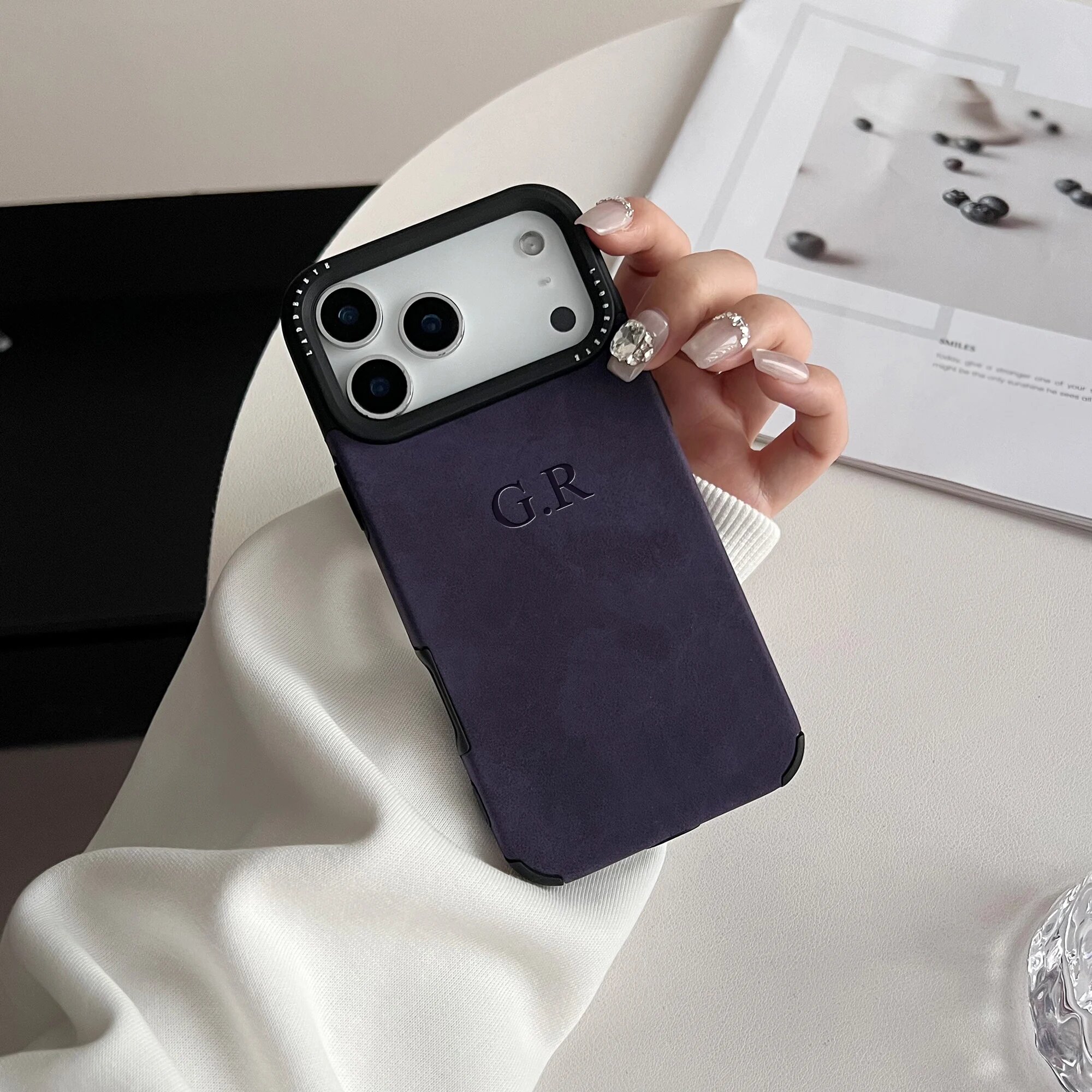 Фиолетовый чехол для iPhone 17 ProMax с гравировкой G.R.