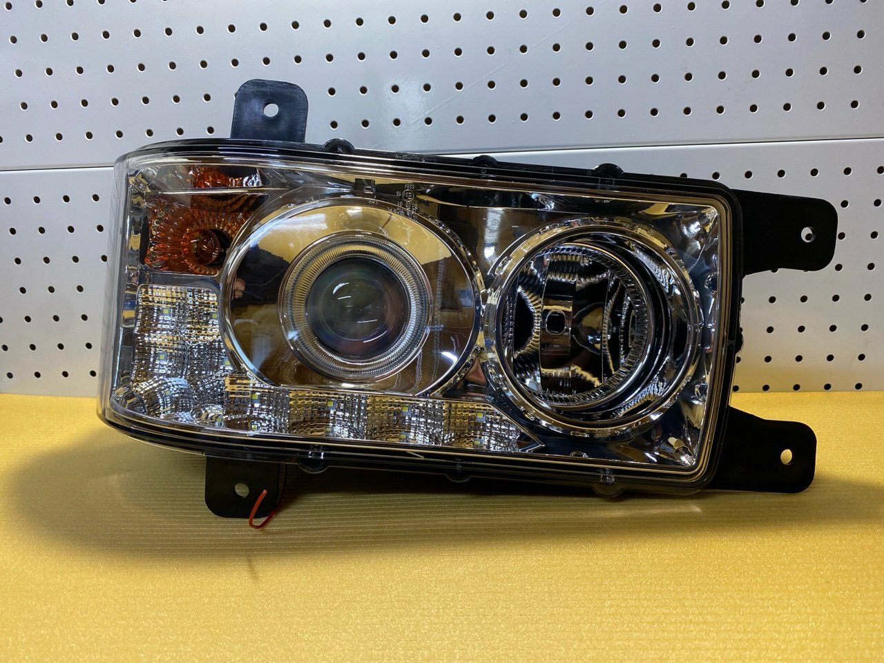 Фара головного света с линзой КАМАЗ-6520, 6511, 4308 (KAMAZ) правая