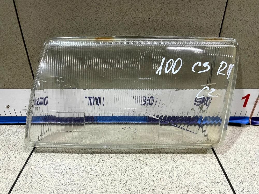 Стекло фары левой Audi 100 C3