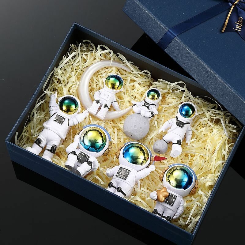 Стильные и уникальные модели космонавтов, фигурки, подарки ко Дню защиты детей