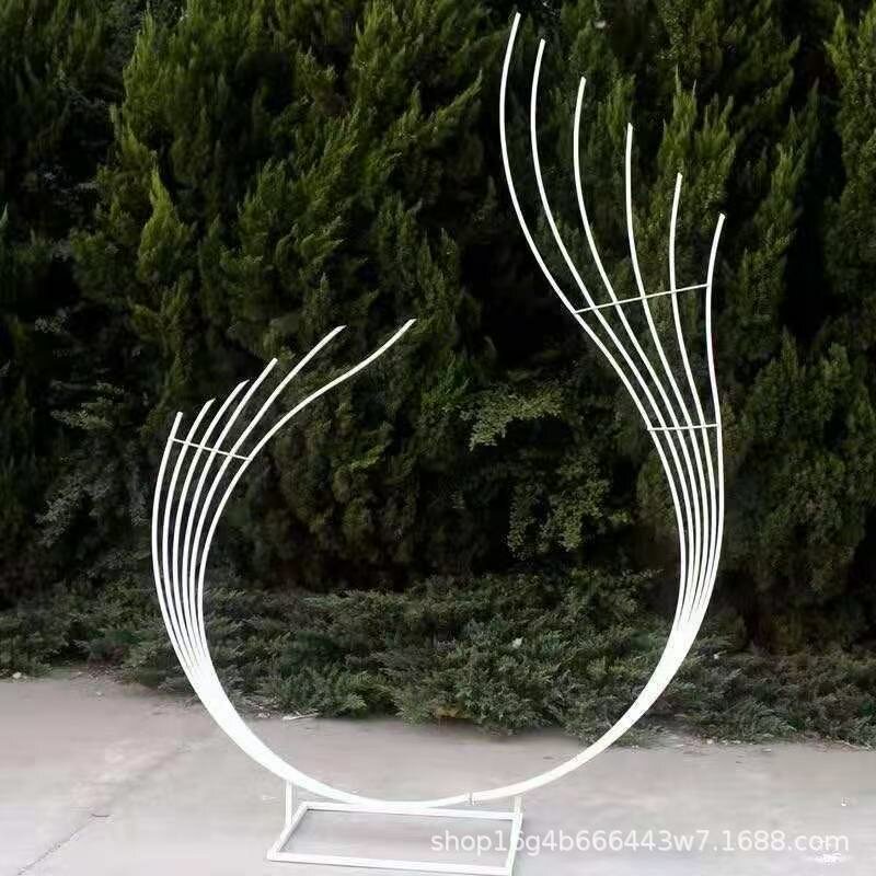 Реквизит свадебный "Хвост феникса", кованое железо, черный, 2.7x1.8