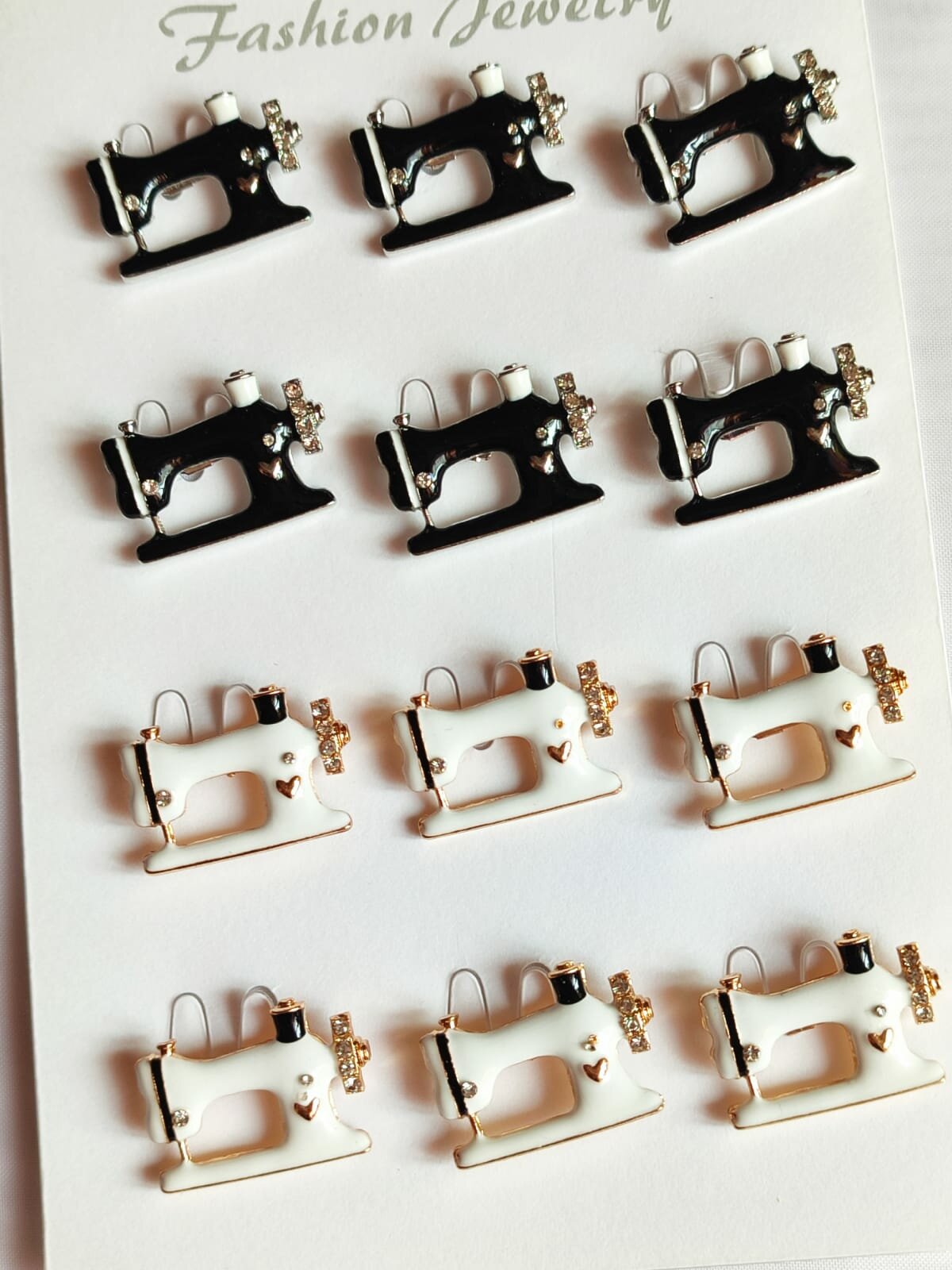 Брошь, стразы, эмаль