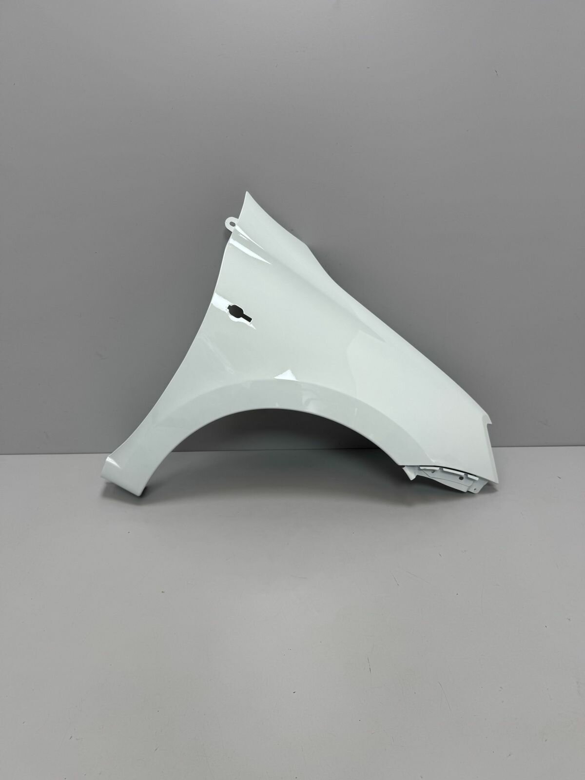 Крыло переднее правое металлическое в цвет для Лада Гранта 2011 - 2017 г. 240 - белое облако, белый