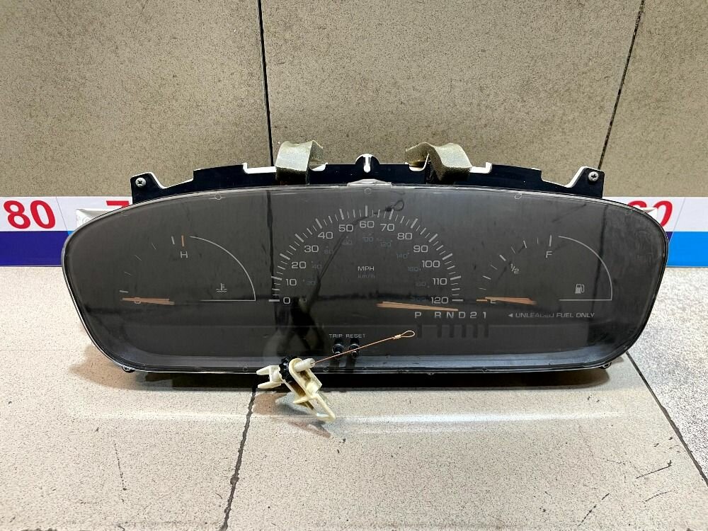 Панель приборов Chrysler Voyager III 04685627AB