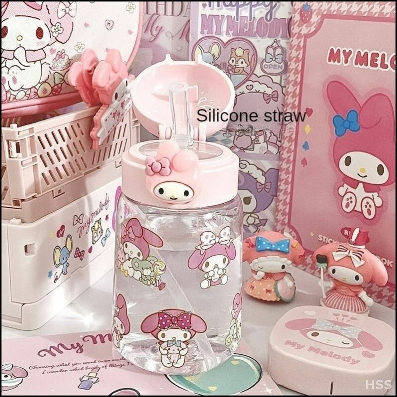 Эксклюзивная бутылка для воды 400 мл с аниме героями Kuromi My Melody Cinnamoroll изготовлена из прочного пластика и оснащена крышкой с трубочкой