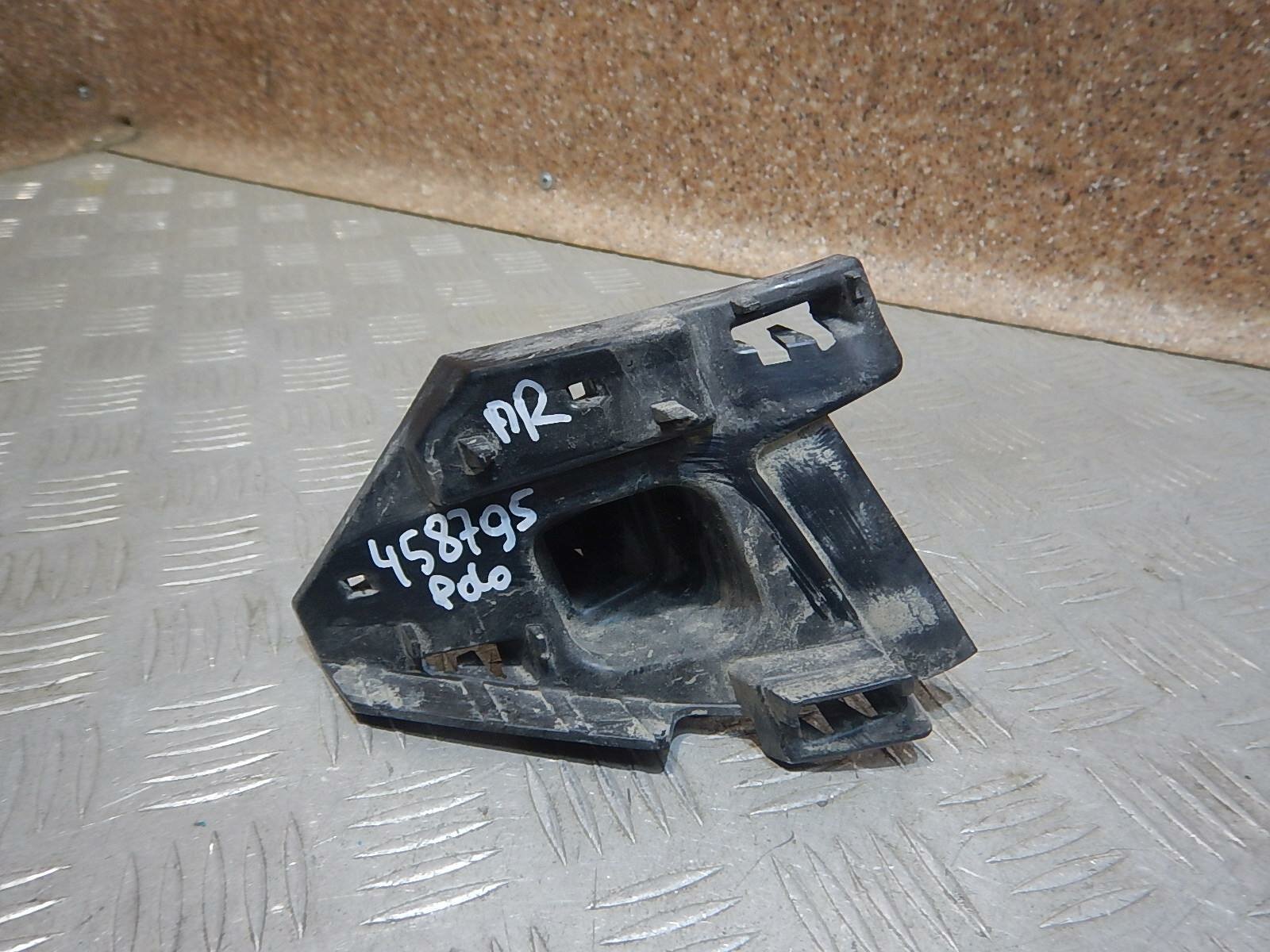 Б/У Кронштейн решетки радиатора, Volkswagen (Фольксваген)-POLO (20-) VOLKSWAGEN POLO (20-) правый Без видимых повреждений...