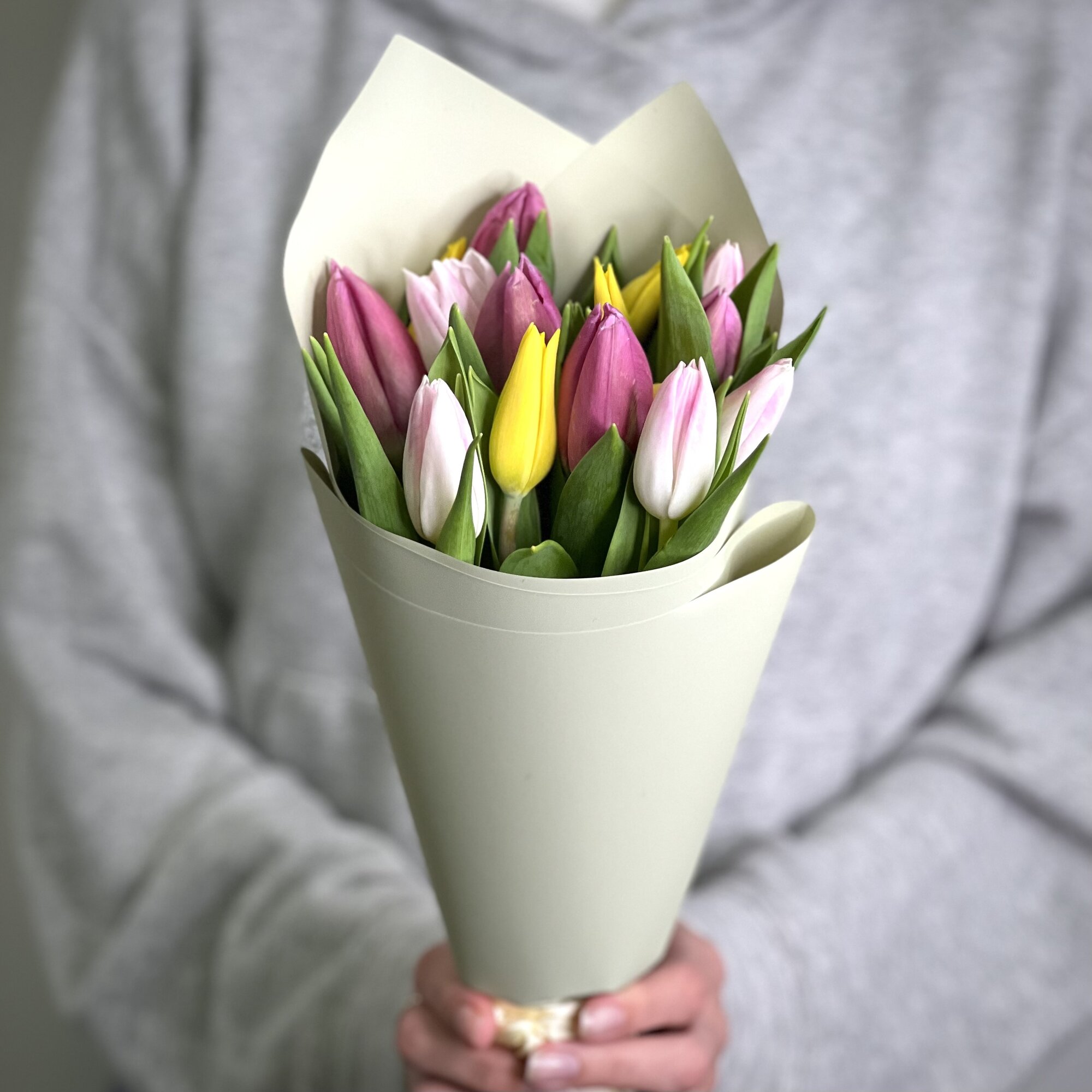 Букет живых цветов из 25 тюльпанов микс