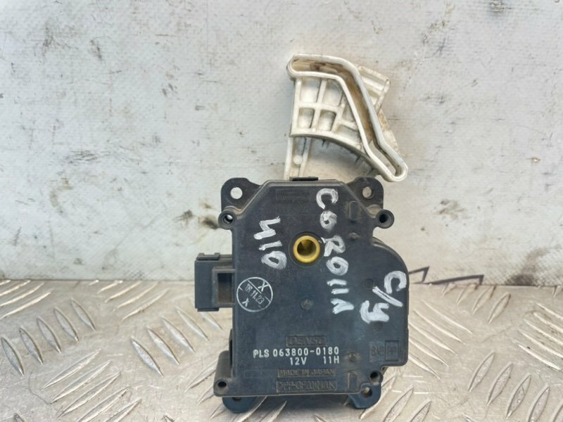 Б/У сервопривод заслонки печки toyota corolla 2006 ZRE151L 1ZRFE nна регулировку подачи воздуха с салона или улицы 55806 TO...