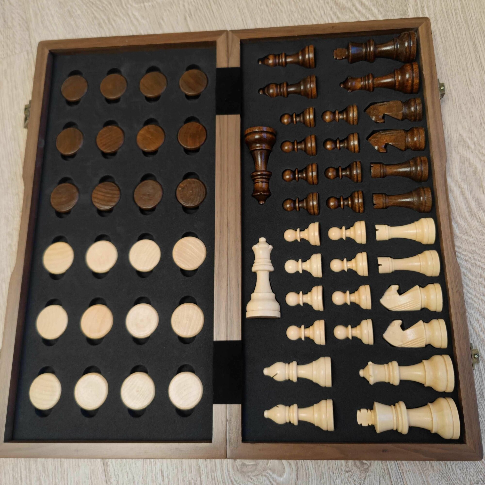 Шахматы и шашки деревянные магнитные, подарочный набор