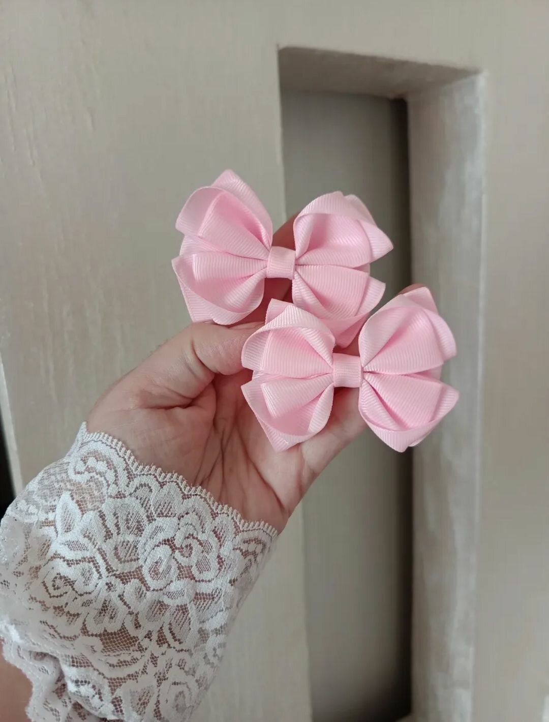 Розовые бантики для волос