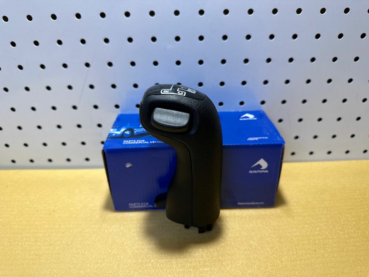 Ручка рычага КПП SCANIA PRG 4 (скания ), ABS-пластик, защелка, черная