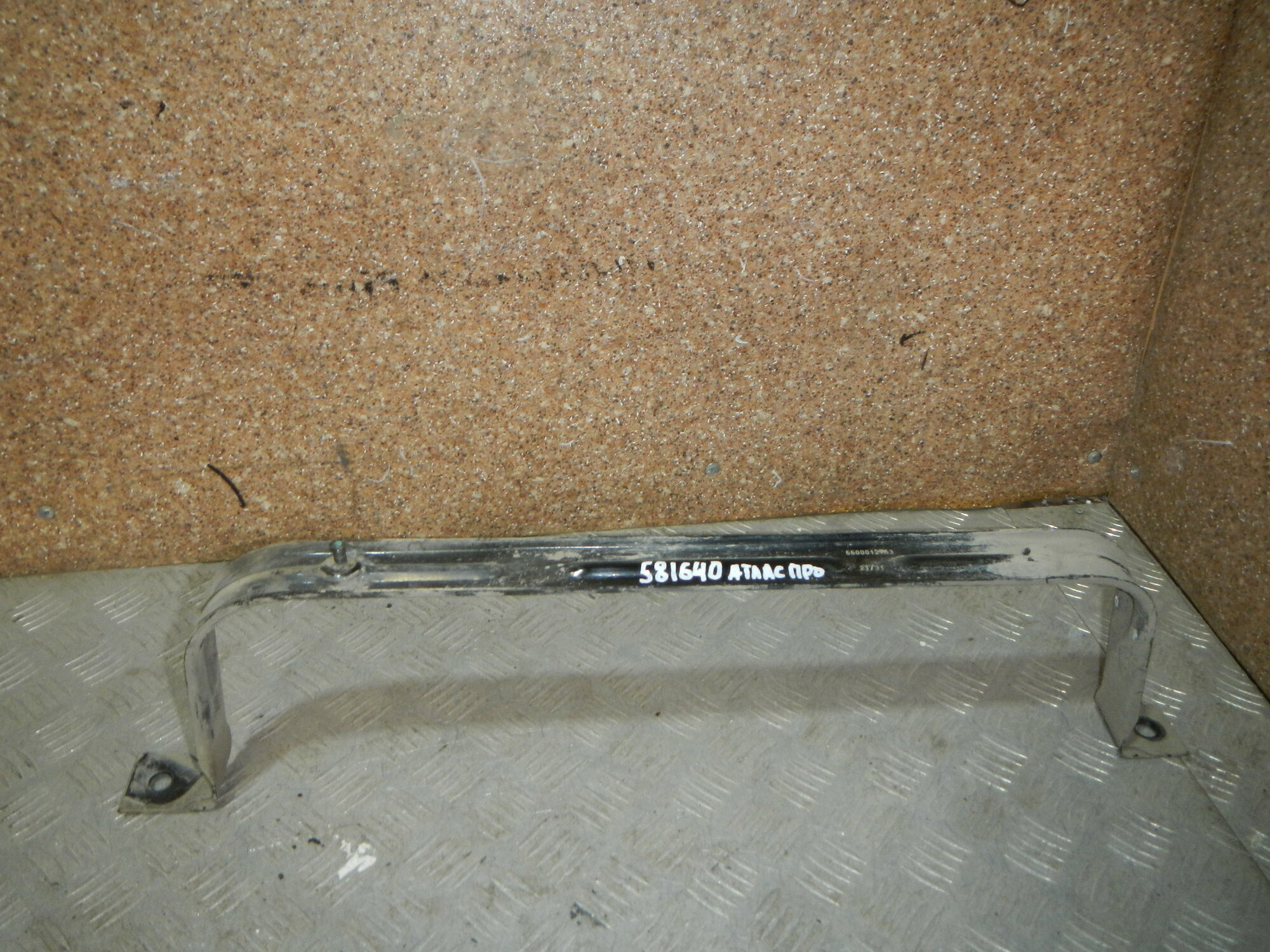 Б/У Кронштейн (сопут.товар), Geely (Джили)-ATLAS PRO (21-) GEELY ATLAS PRO (21-) Лента крепления бензобака,задняя. Без по...