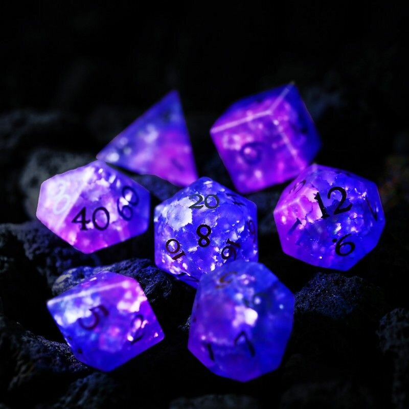 Драгоценные кости с фиолетовым рисунком взрыва