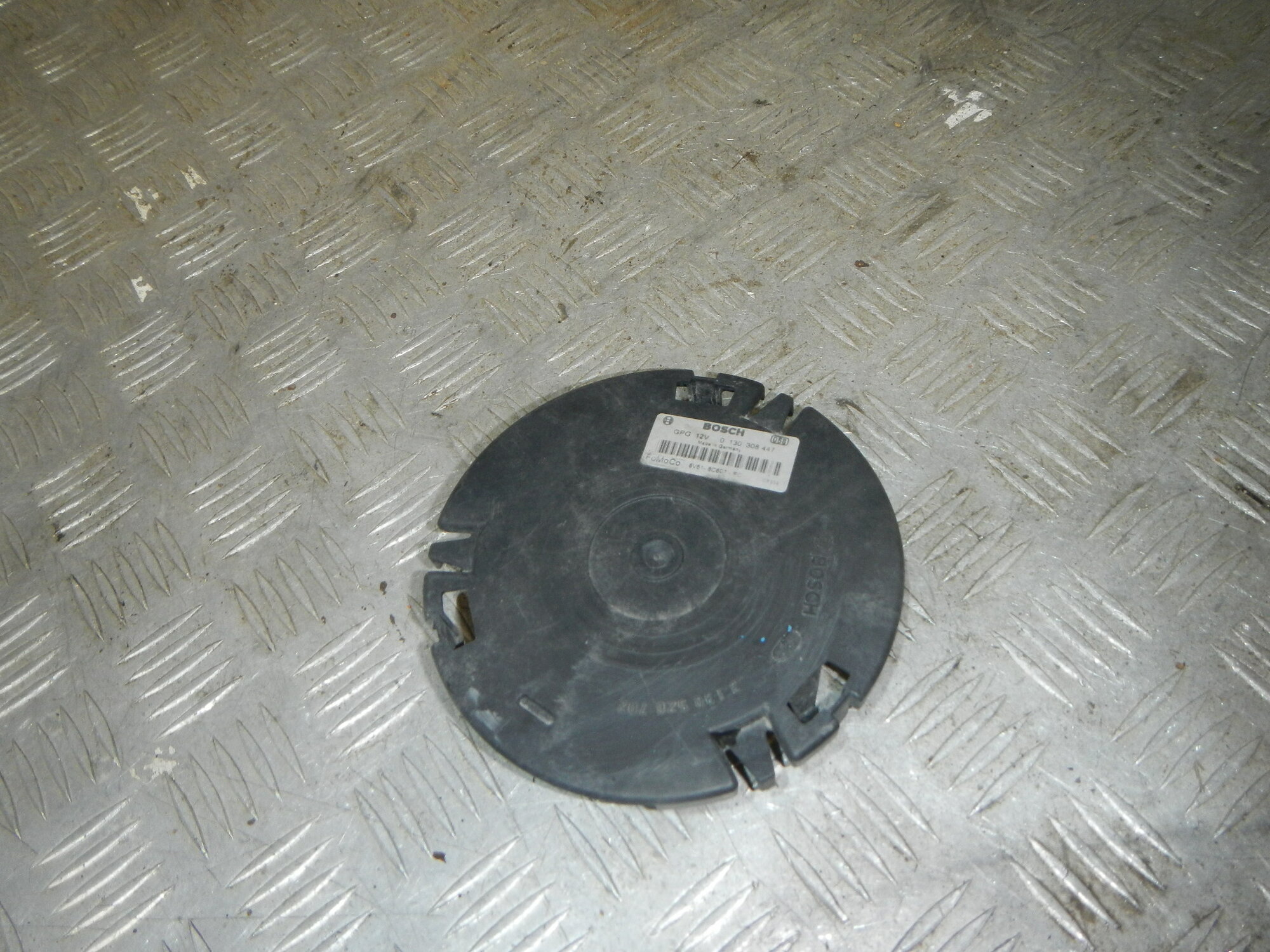 Б/У Накладка (кузов внутри), Ford (Форд)-FOCUS 3 (11-19) FORD FOCUS 3 (11-19) Крышка моторчика вентилятора радиатора.Из к...