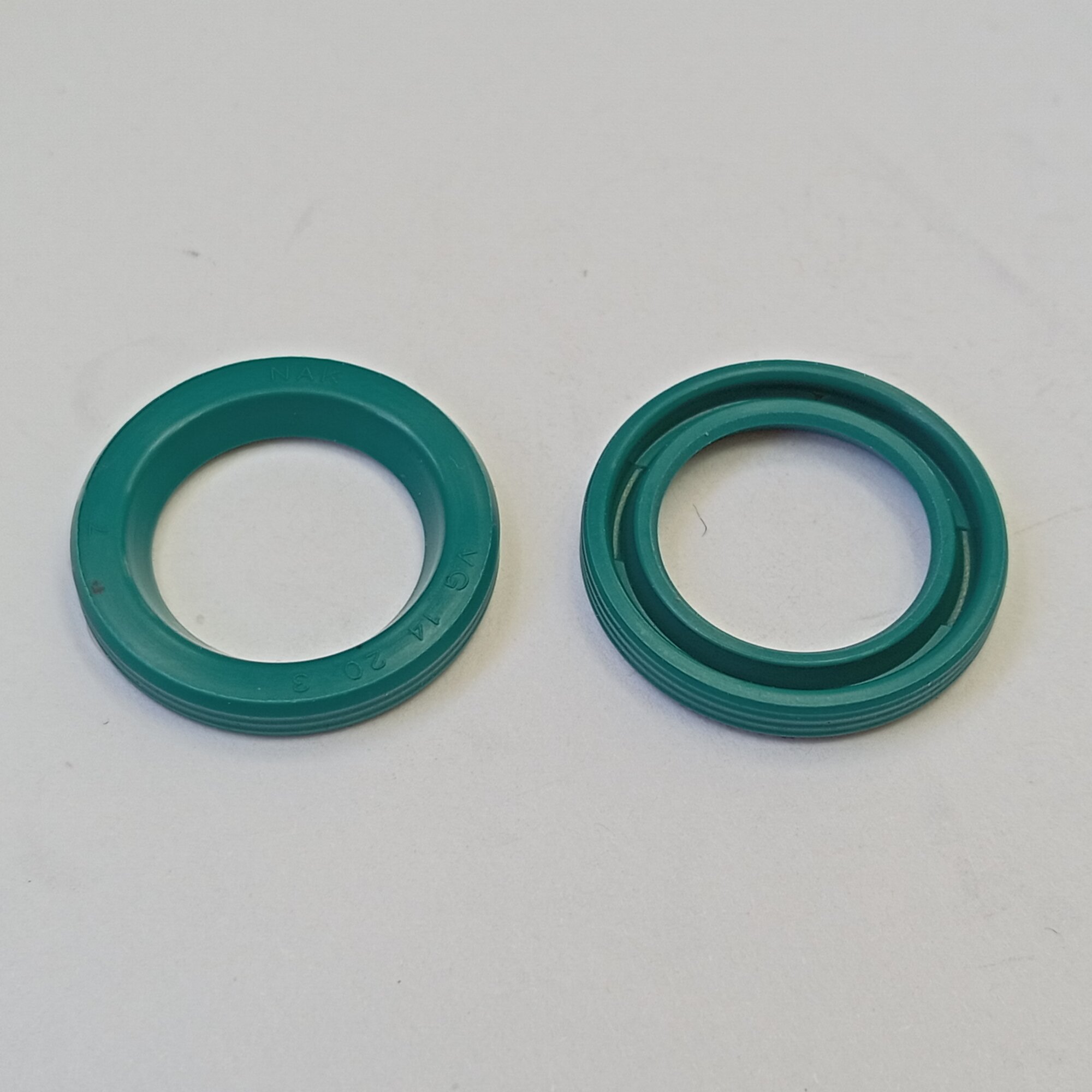 Сальник маслобензостойкий (манжета армированная) 14x20x3 VG NBR-70-G-01B/C NAK