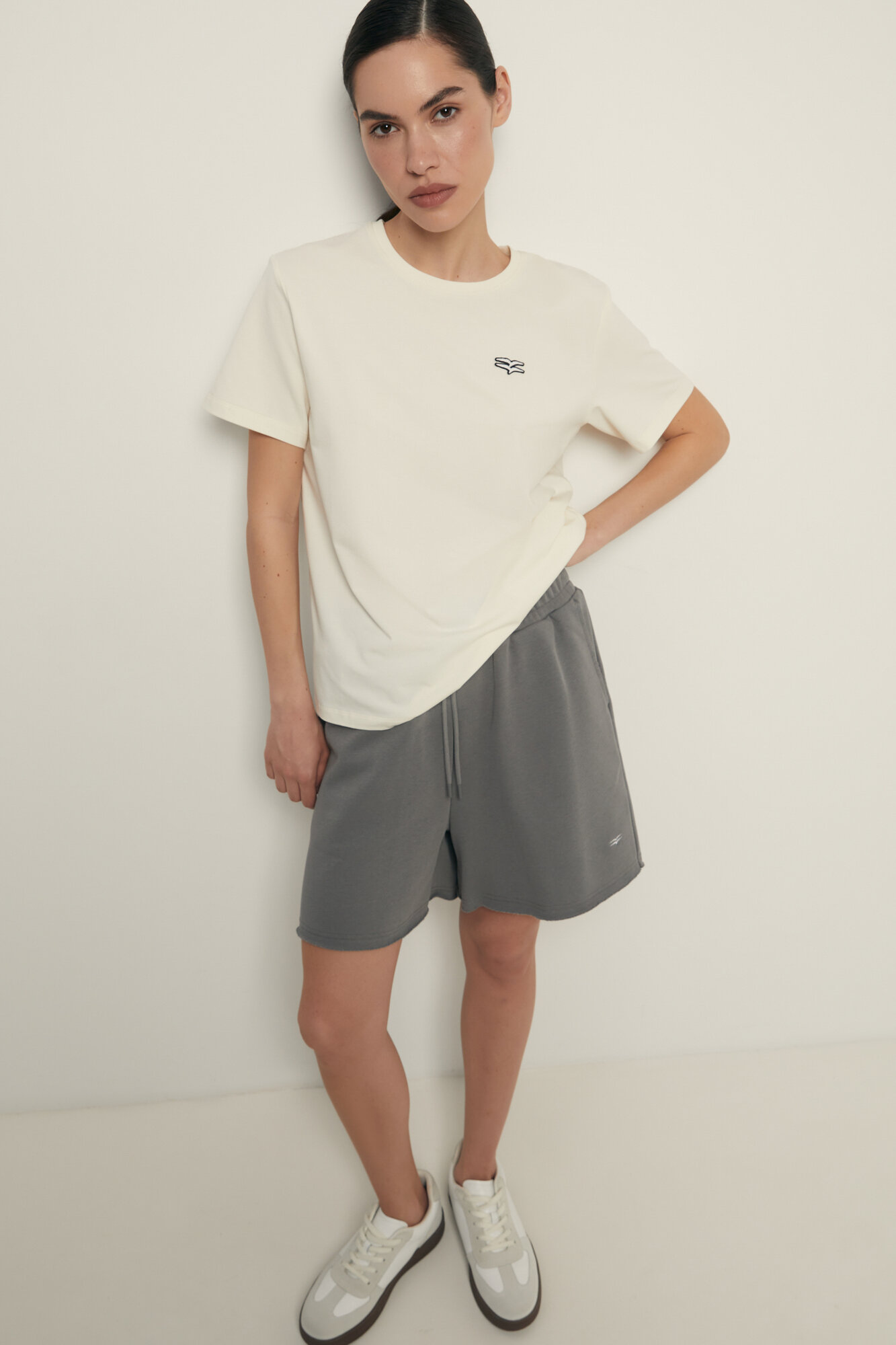 Футболка прямого силуэта с коротким рукавом