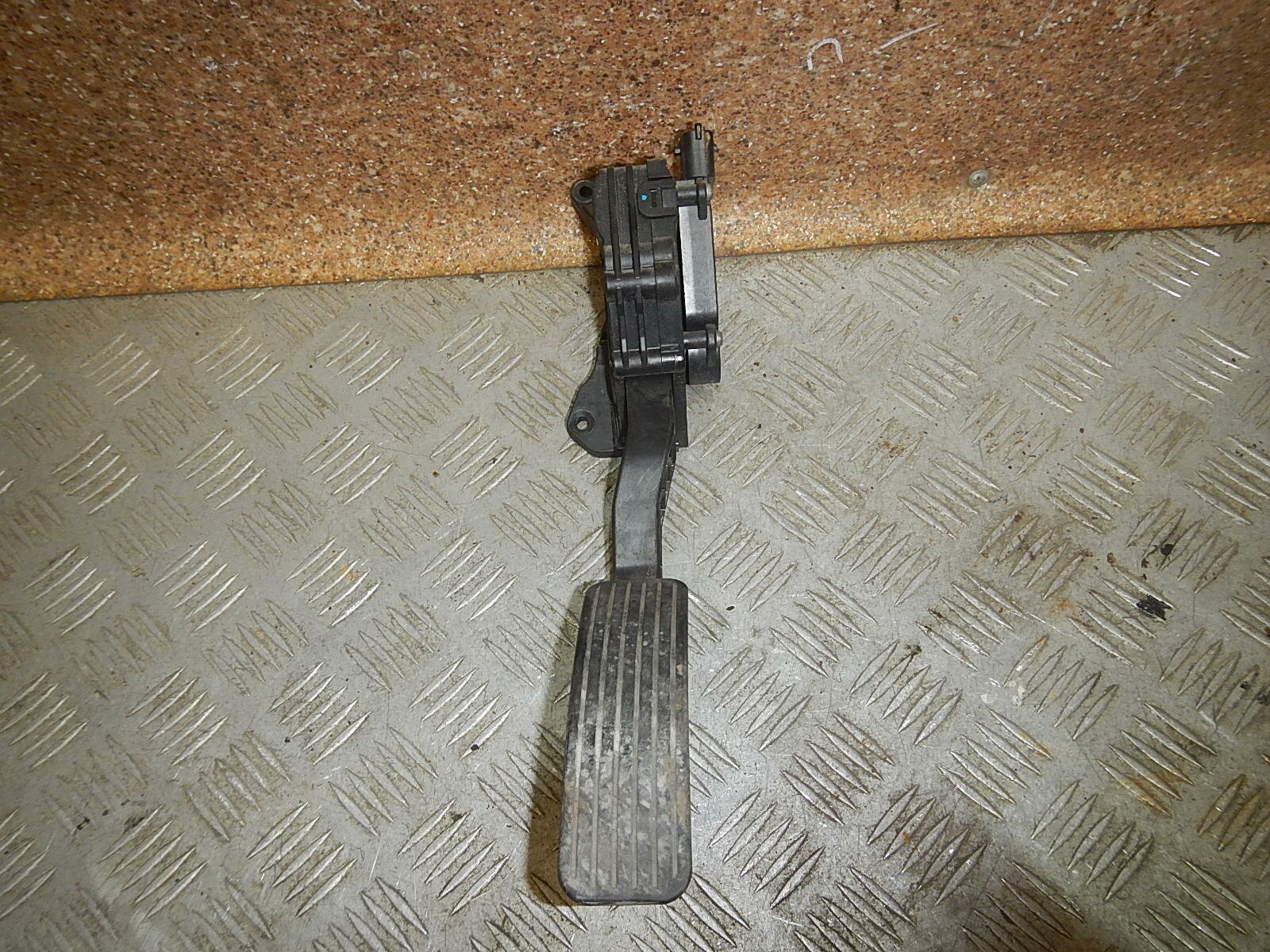 Б/У Педаль газа, SsangYong (Сангйонг)-REXTON II (07-) SSANGYONG REXTON II (07-) Без видимых повреждений. 602033 SSANG YO...