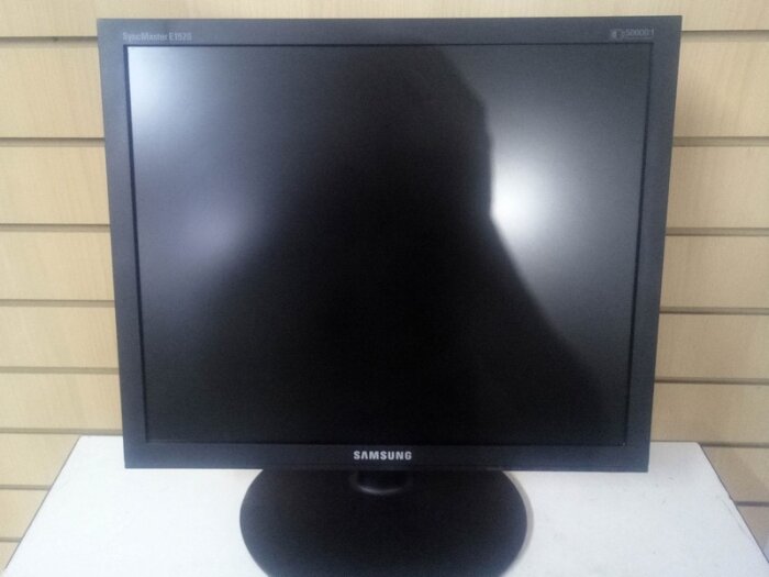 Монитор ЖК 19" 5:4 Samsung E1920NR черный-серебристый VGA