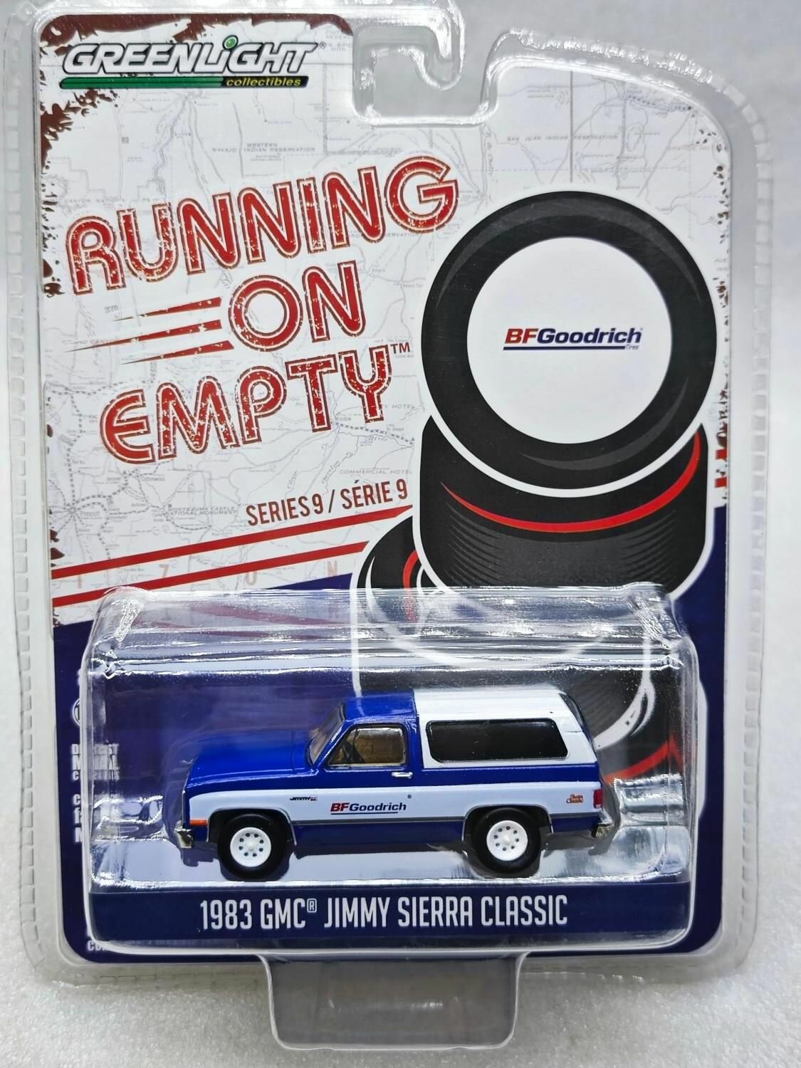 Машинка GreenLight 1/64 1983 GMC Jimmy Sierra Classic - BFGoodrich Blue and white Die-cast Alloy Car Model Collection Toy Gift