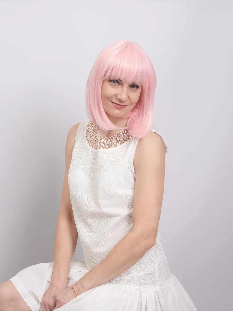 Парик с чёлкой розовый