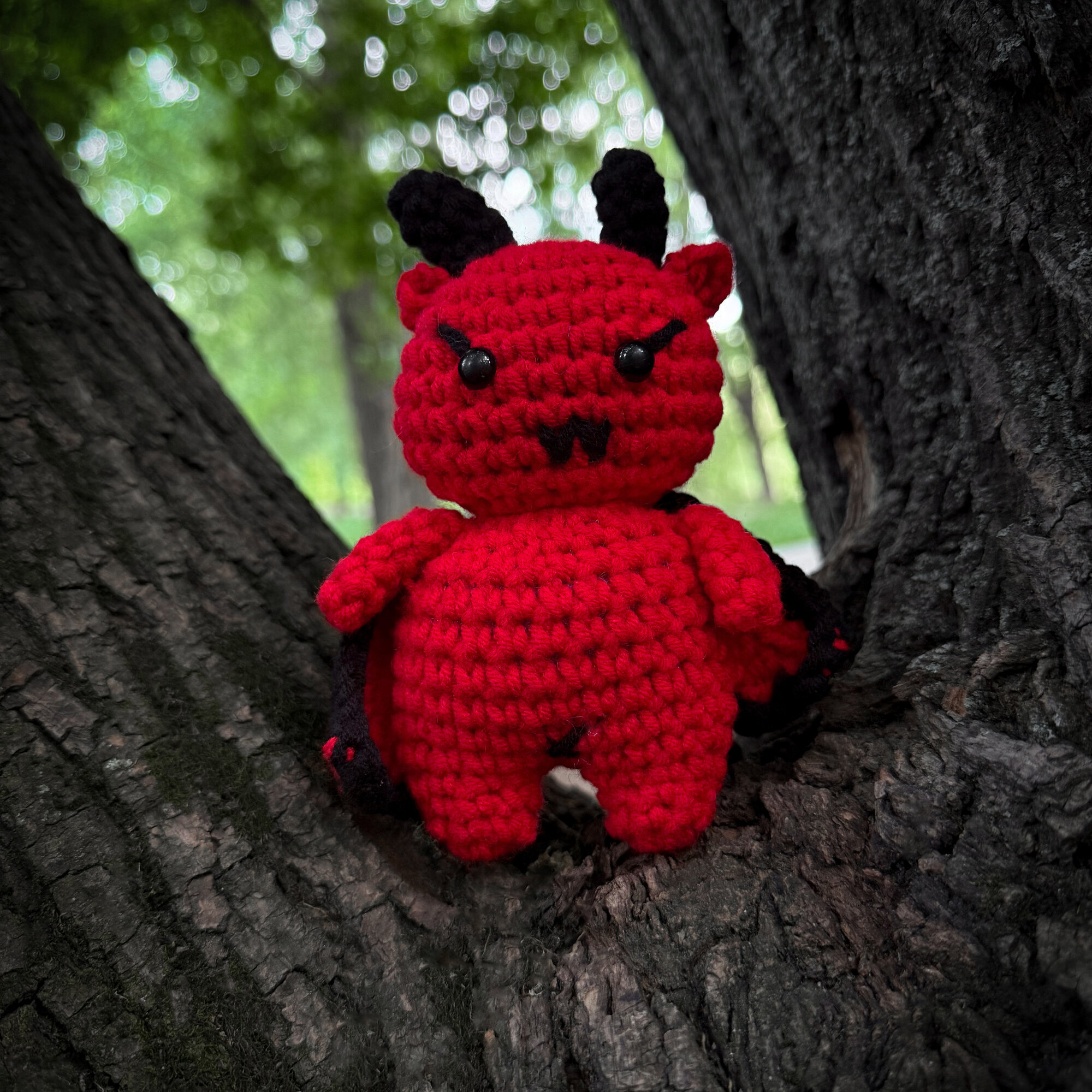 Дьяволёнок — вязаная игрушка (амигуруми)