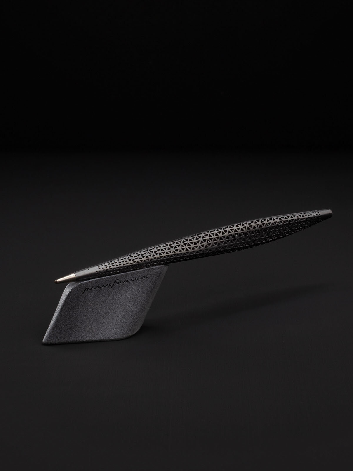 Ручка с подставкой Pininfarina Speedform, в подарочной коробке, пишущий наконечник Ethergraf, цвет титан, PFSFTITETH