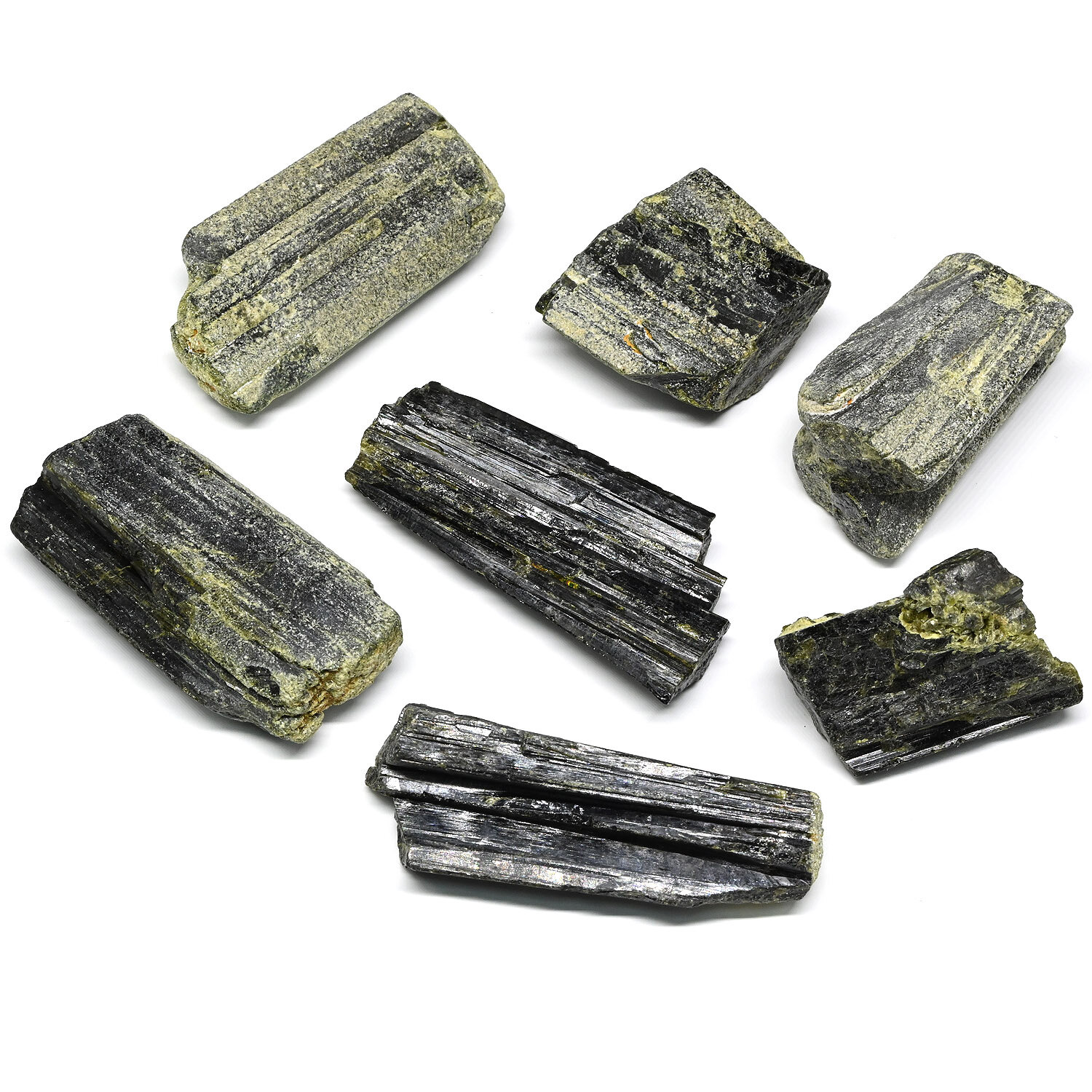 Минерал турмалин зеленый 45*25*17мм .