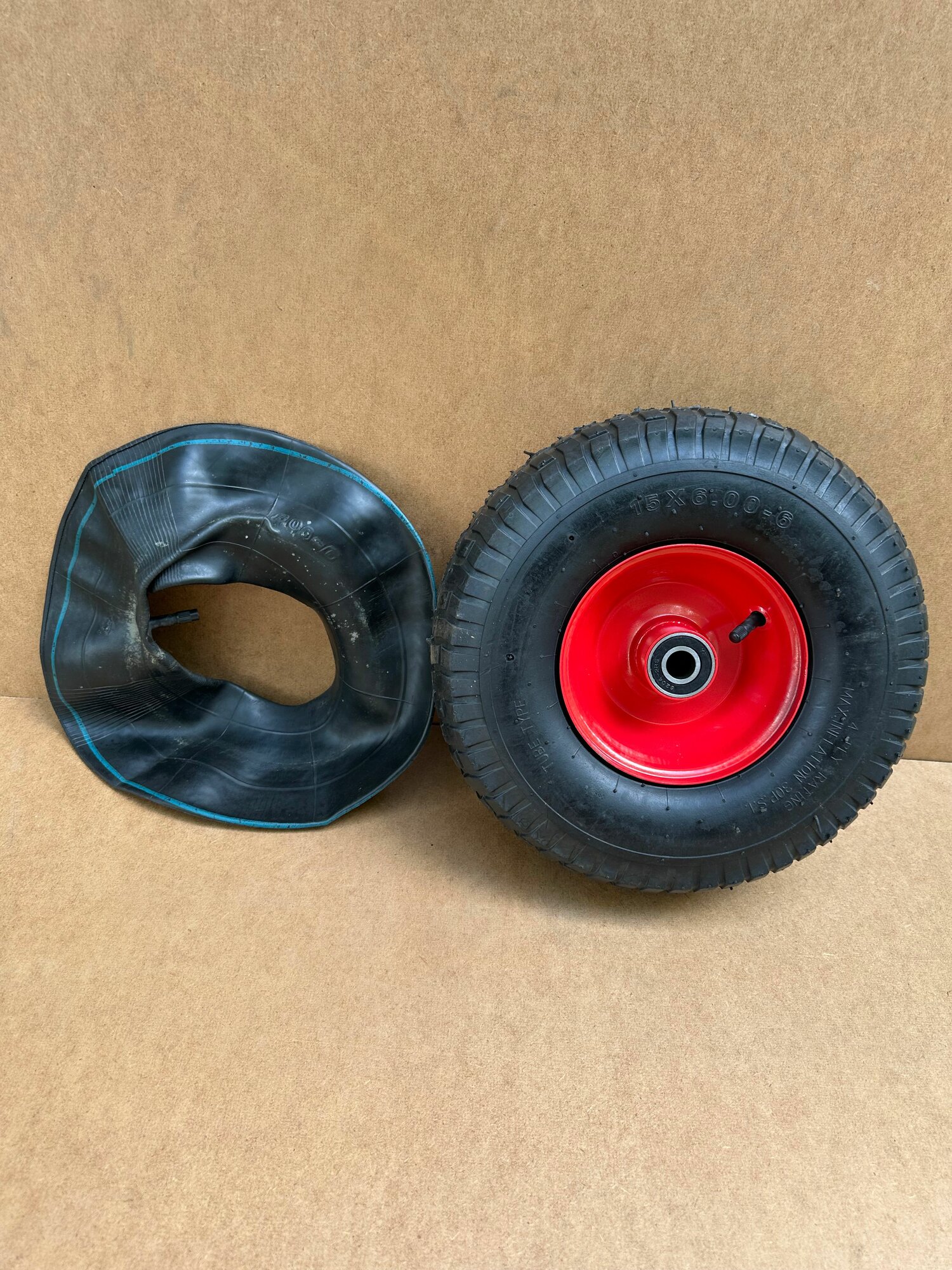 Камера для широкого колеса строительной тачки Скорпион 15х6.00-6