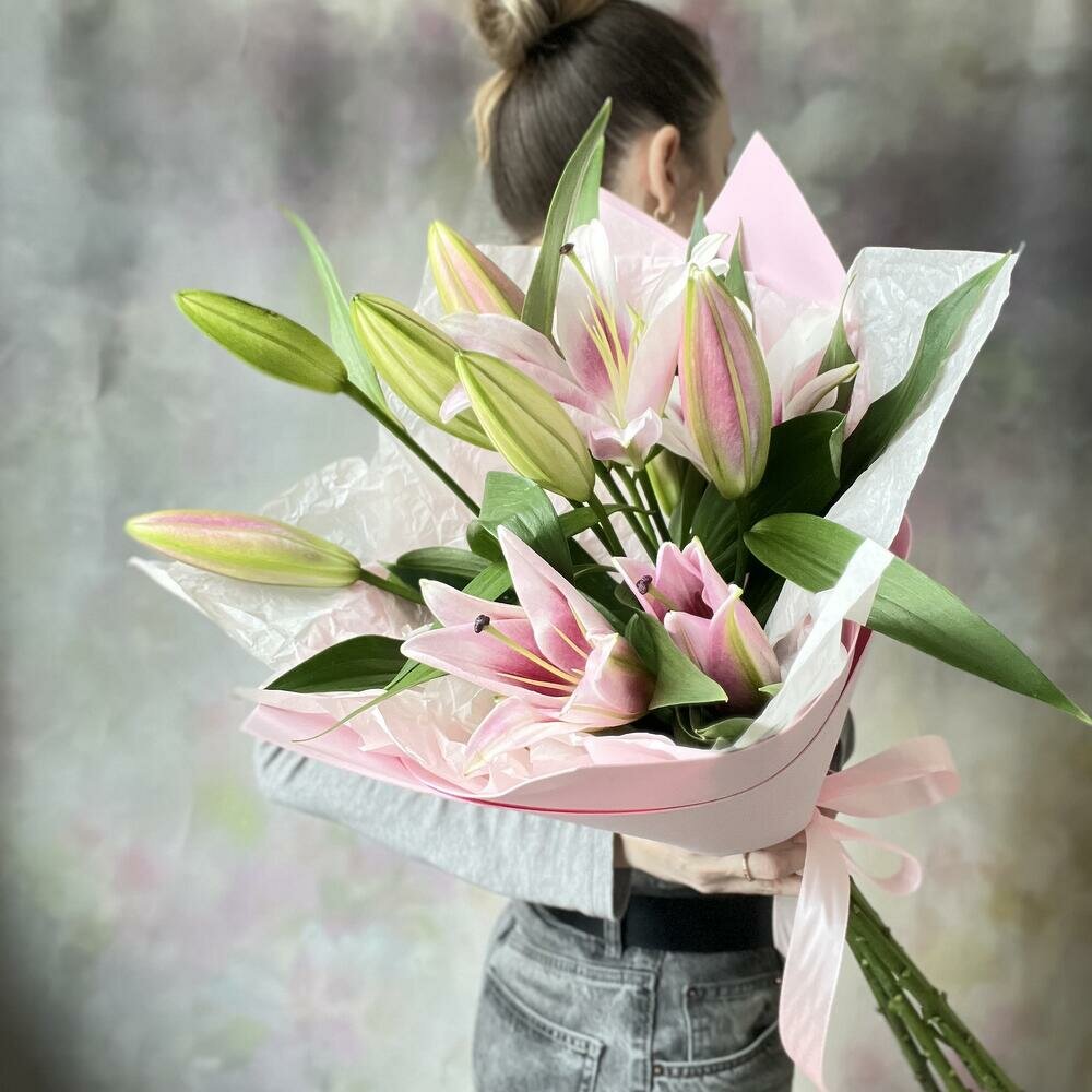 Букет из розовых лилий, стильный, стойкий интерьерный букет для самых любимых