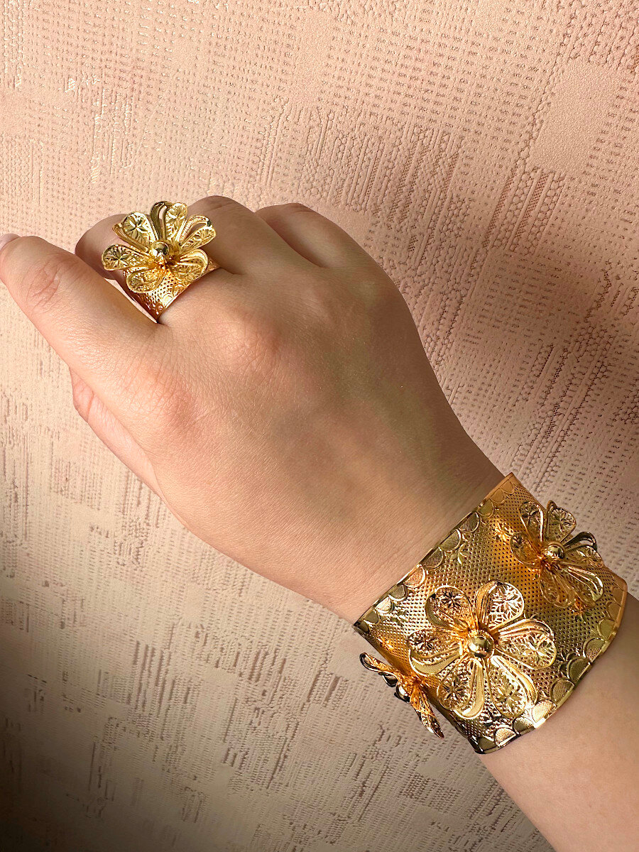 Комплект бижутерии: кольцо, браслет