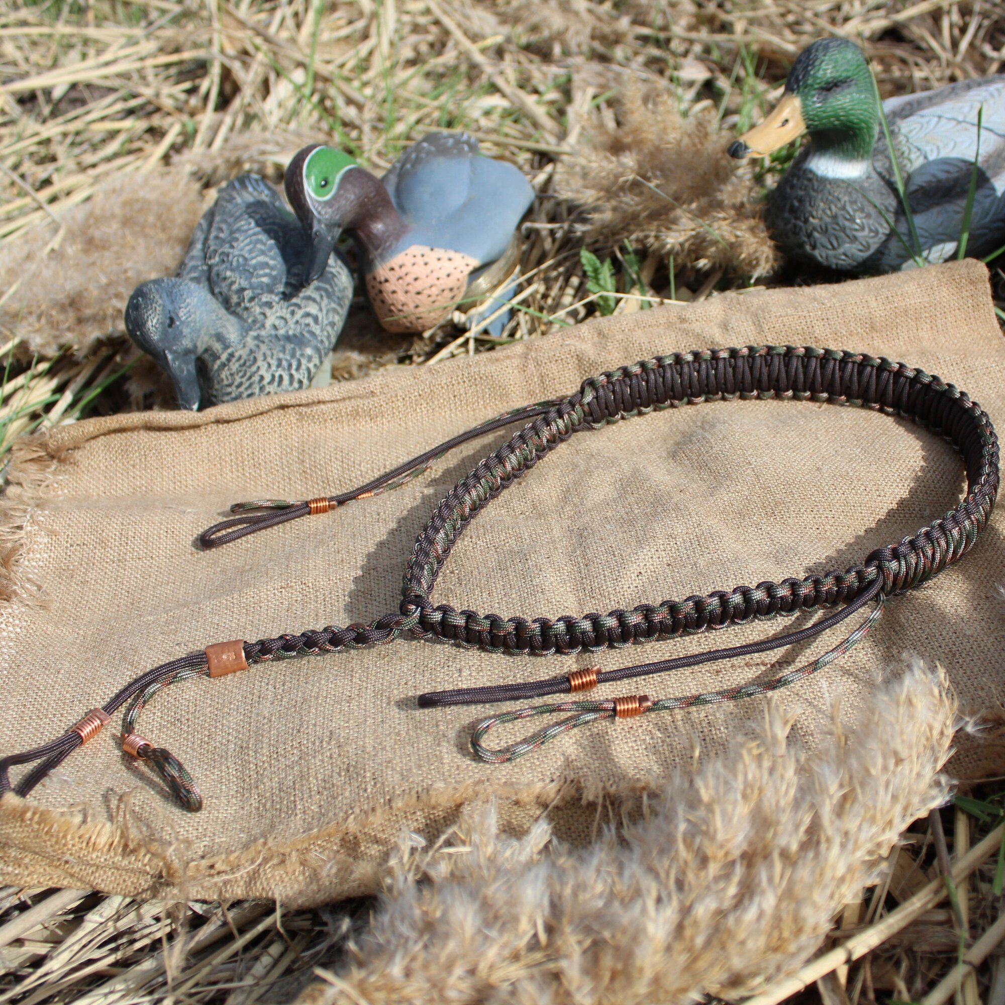 Подвес для манков из паракорда для охоты на 3 манка коричневый камуфляж