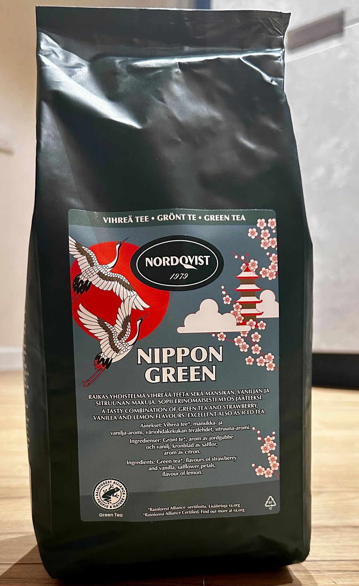 Зелёный чай Nordqvist Nippon Green. ( ароматизированный зелёный чай с добавлением клубники, ванили и лимона) 800 гр.