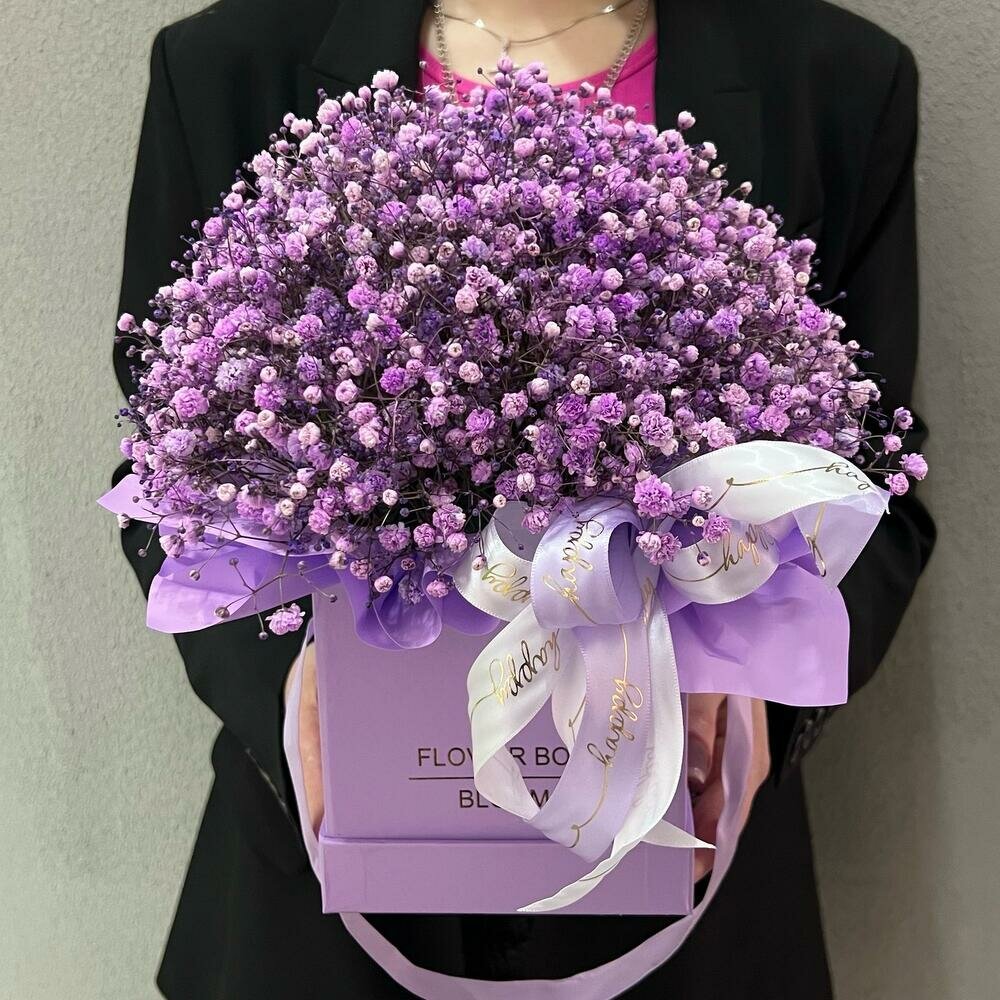 Композиция из фиолетовой гипсофилы в коробке - ROMAN ROSE