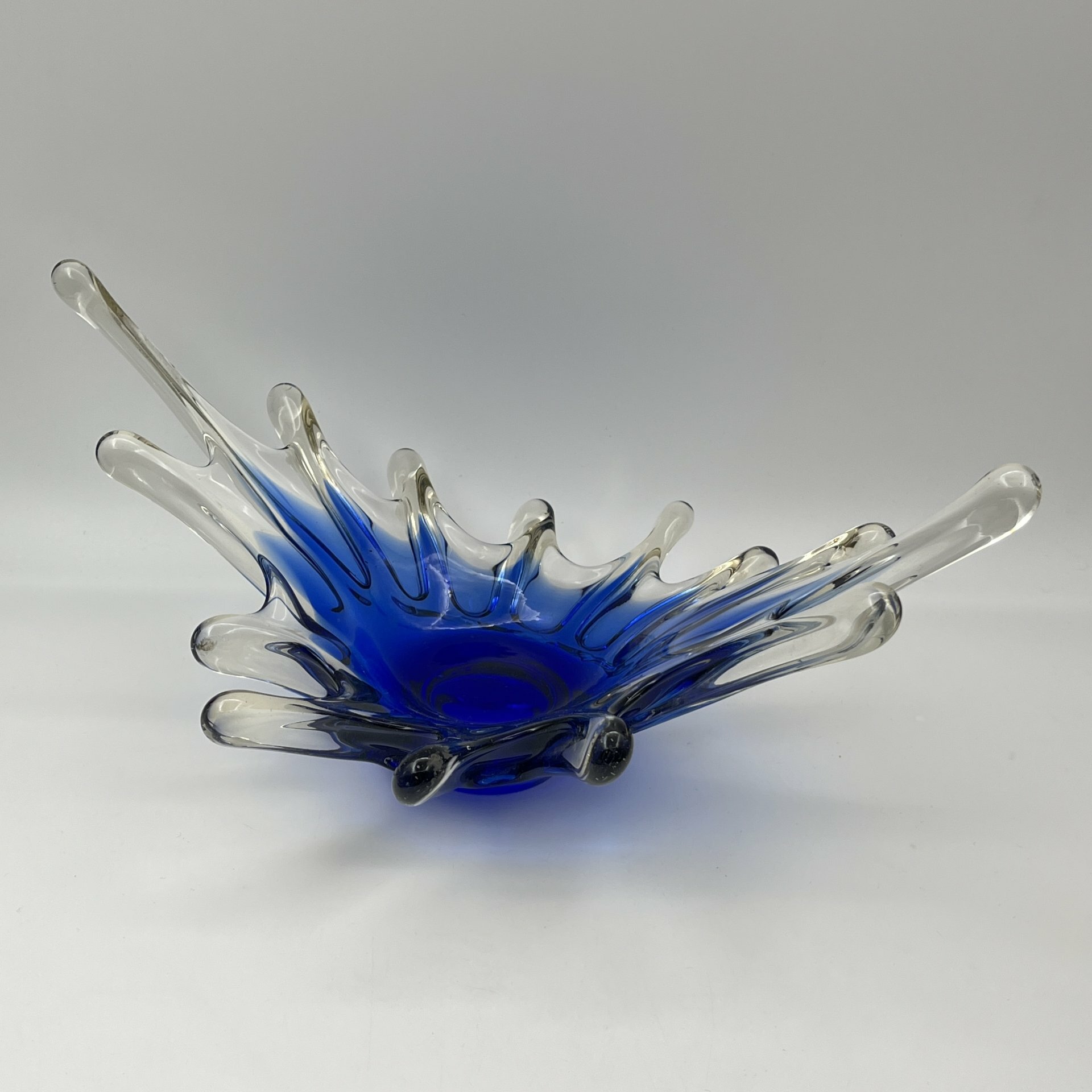 Ваза формы "Медуза", Ливанский стекольный завод, цветное стекло, гутная техника