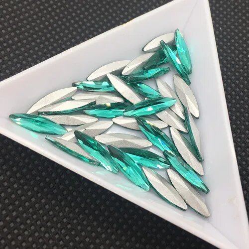Кристаллы стеклянные 4x15 мм, green zircon, 20шт