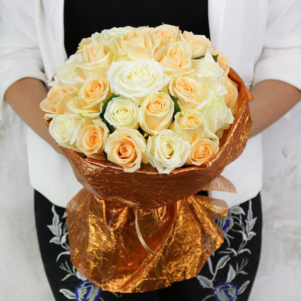 Букет Букет Маркет "Кремовые розы", монобукет, 29 штук, высота 35см, кремовый