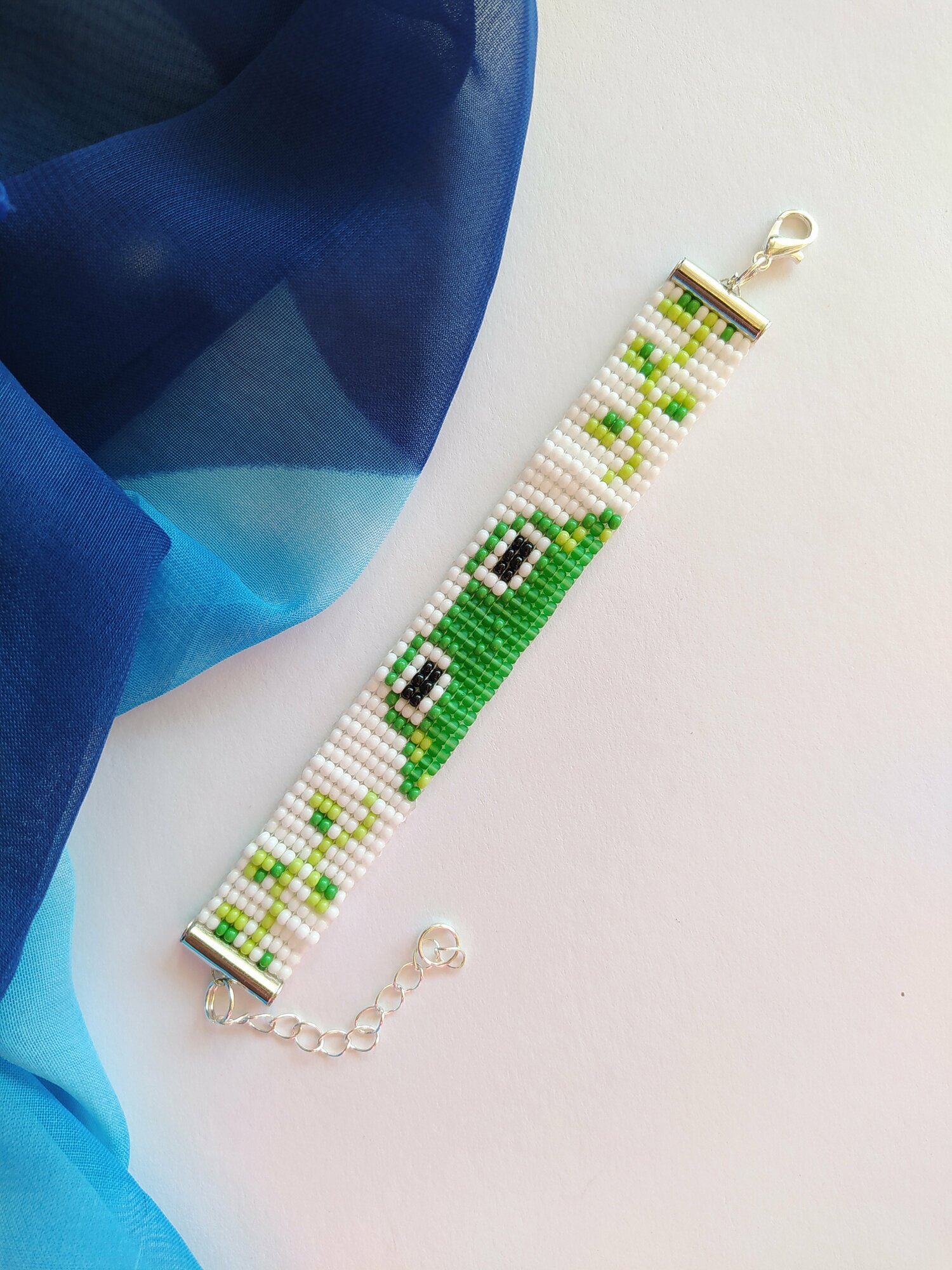 Плетеный браслет, бисер