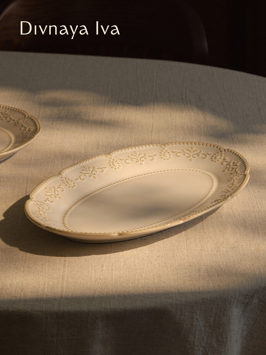 Блюдо овальное, тарелка плоская из фарфора, белая с узором, Divnaya Iva
