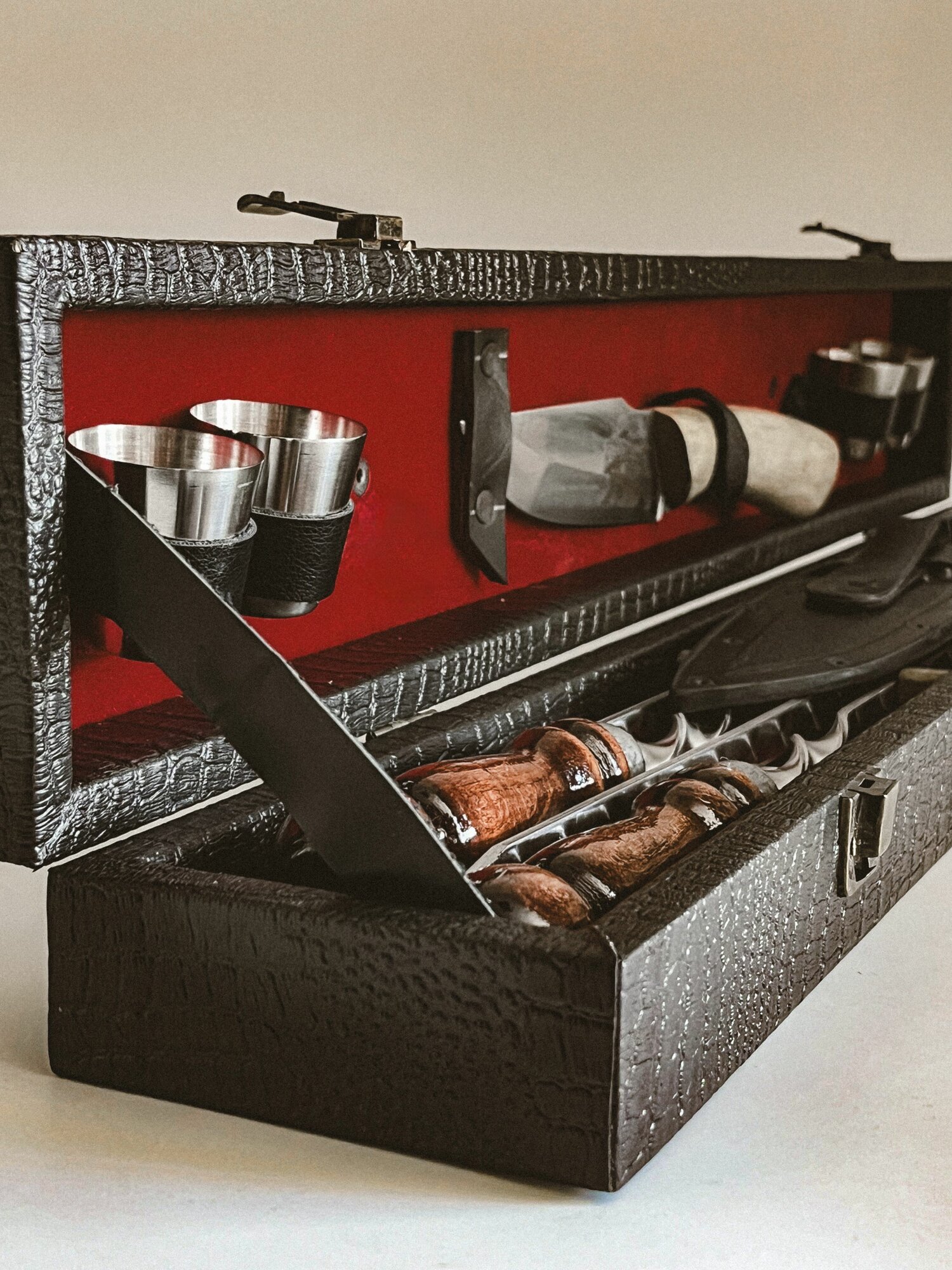 Подарочный набор для шашлыка Бивак, 10 предметов, шампуры, с кейсом