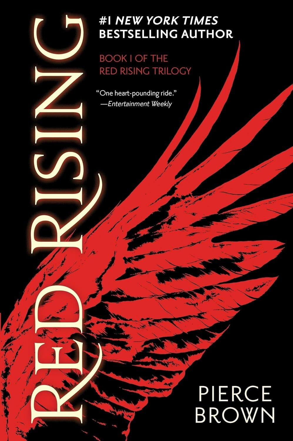 Книга Pierce Brown "Red Rising" , 2014 г, мягкая обложка, антикварная, 416 стр.