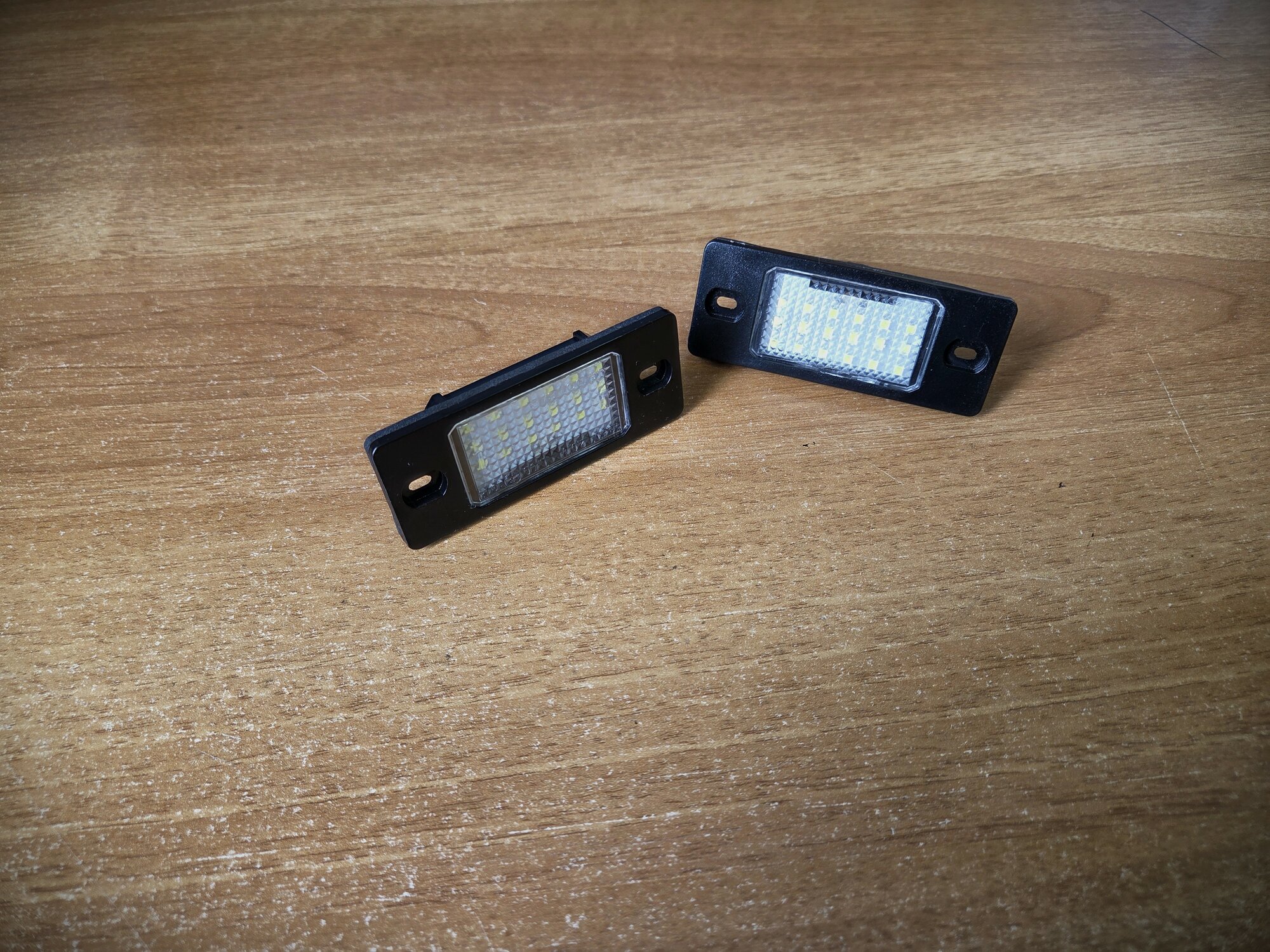 Плафоны подсветки номера диодные Фольксваген Тигуан Туарег