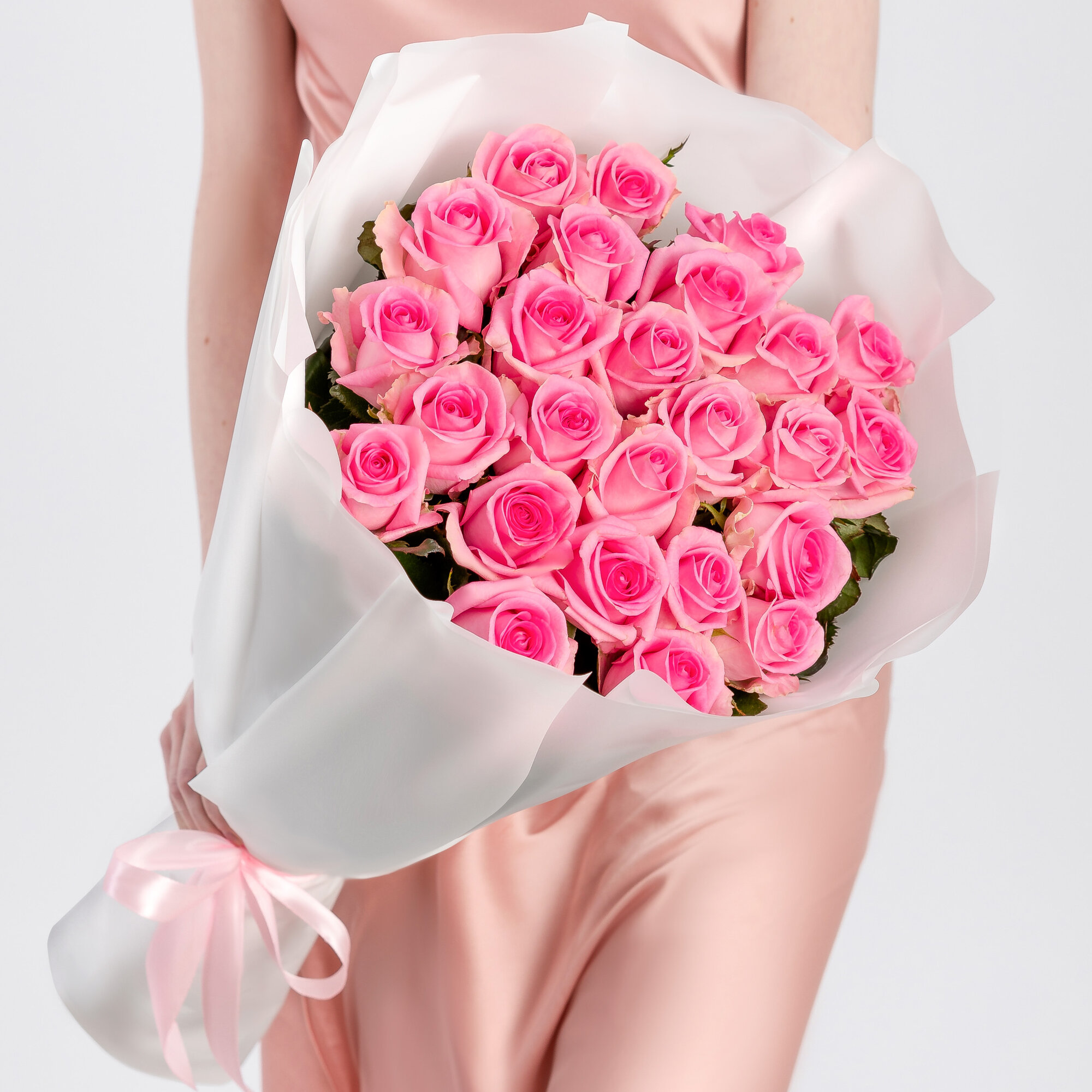 Букет Мегацвет24 "Ярко-розовые розы Ревиваль", 25 цветов, высота 70см