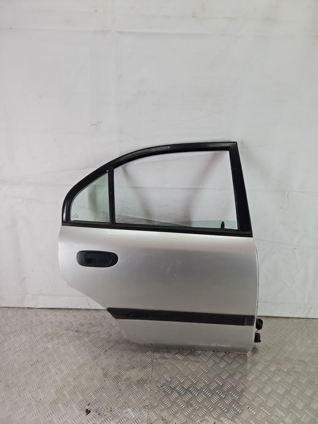 Дверь задняя правая Mitsubishi Carisma рест. 2003
