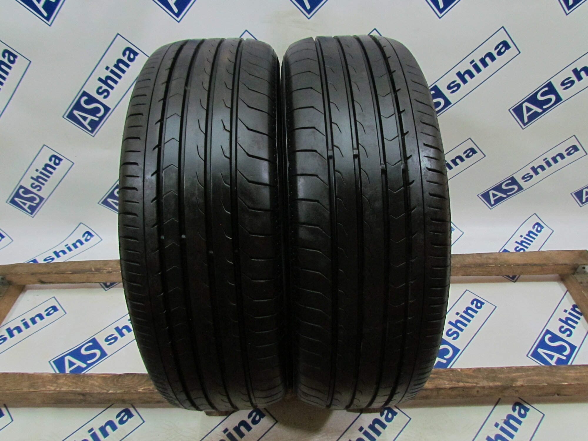 Комплект (2 шт) Yokohama BluEarth-RV RV03 215 60 R17 летние БУ шины 5-10% износ , артикул 0027447